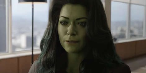 She-Hulk: Podle prvních ohlasů natočil Marvel čistokrevný sitcom ...