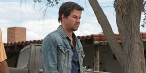 2 Guns: Denzel Washington a Mark Wahlberg na oficiální fotce | Fandíme ...