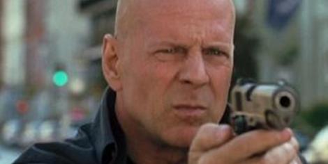 Looper: Akční sci-fi s Brucem Willisem na první fotce | Fandíme Filmu