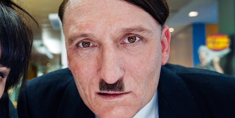 Už je tady zas: Hitler se vrací | Fandíme Filmu
